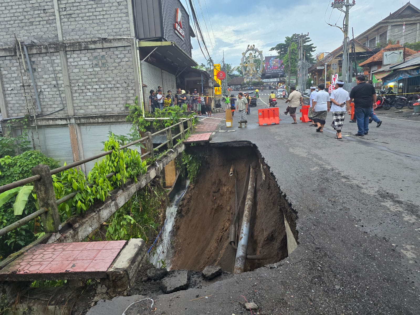 Jalan Jebol, Macet Tak Terhindarkan di Ubud – Kilas Bali