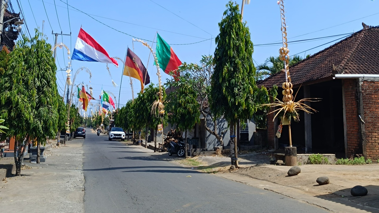 Berbagai Bendera Negara Peserta Piala Dunia 2026 Berkibar di Banjar ...